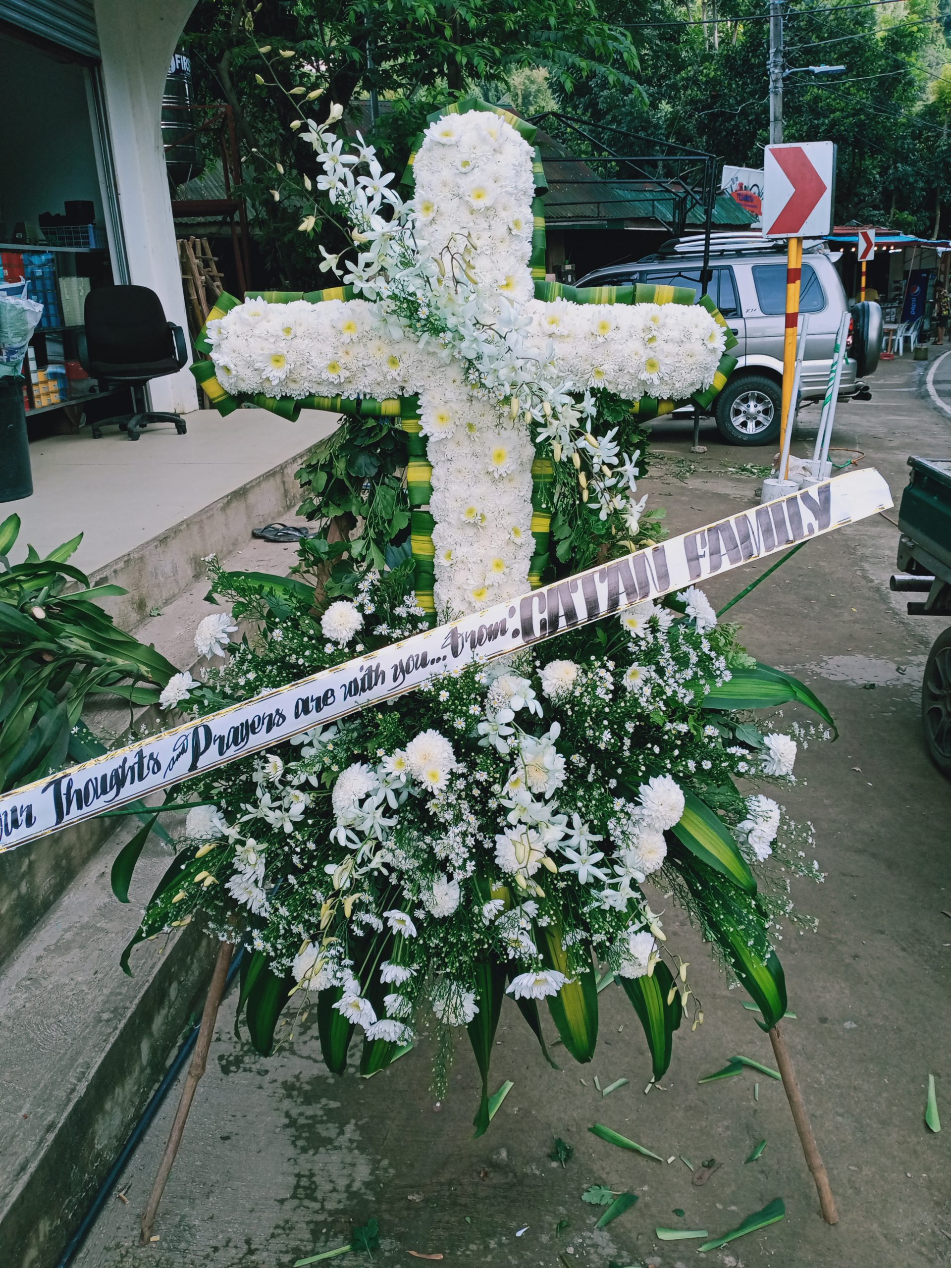 SF Cross - Rosette Fresh Flowers